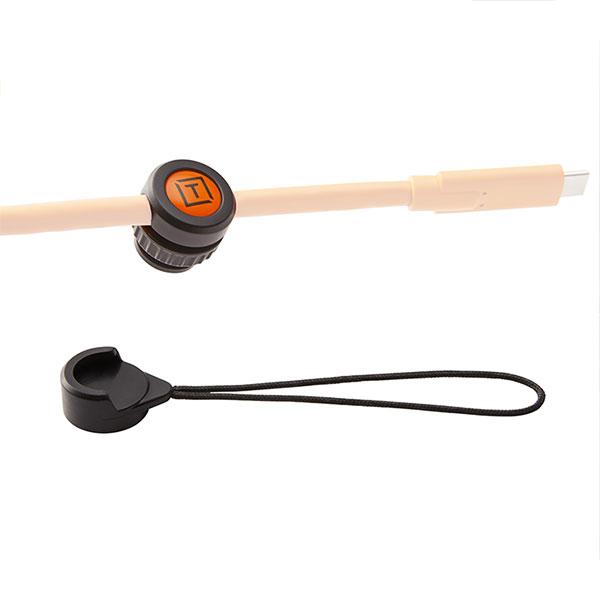 [主な特徴]●TetherGuard（テザーガード）はマグネット式のケーブルロックシステムで、カメラやコンピュータ、そのほか周辺機器に取り付けて、ケーブルにかかる不要なテンションを緩和し、端子の破損や抜け落ちなどを防ぐことができます。●テザ...