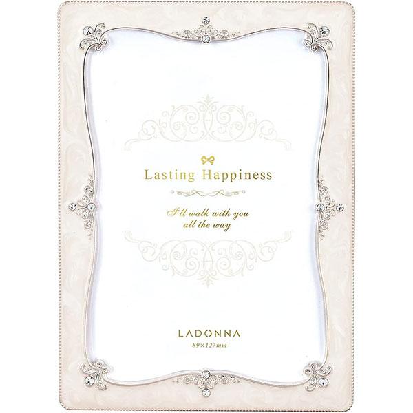 ・Lサイズのお写真を1枚収納可能。・やわらかなカーブを描く窓枠には、クリスタルと繊細な装飾が施されています。・壁掛け、縦置き、横置きも自由自在！[主な仕様] 外寸：102×141内寸：89×128窓寸：75×112主な材質：亜鉛合金、エポキ...