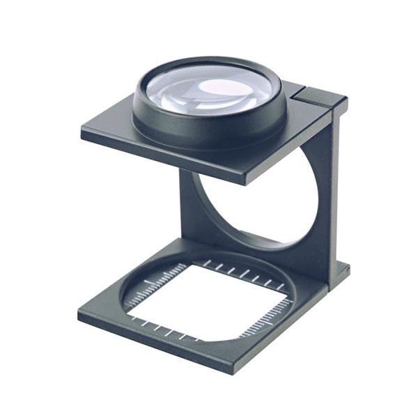 ・シマミ（縞見）ルーペとは繊維織物の糸数の測定するためのルーペです。布地チェックのほか、印刷の仕上げなど多用途に役立ちます。・シマミルーペのハイエンドモデル(スケール付)。大口径25mmの光学ガラスを採用した高級シマミルーペです。2枚のレン...