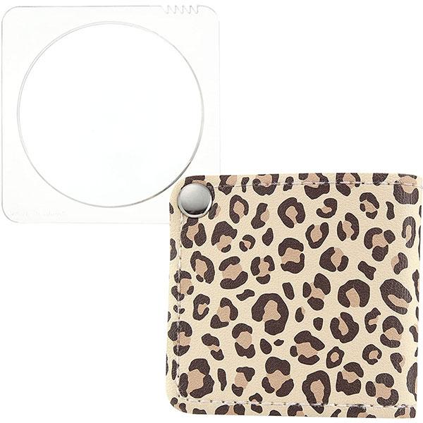 ・大口径50mmレンズながら、回転式収納ケースにくるりとコンパクトに収まります。・レンズが大きいため、見える範囲が広く、とても見やすい設計となっています。・倍率は、パンフレットや商品ラベルなど、お出かけの際に細かい文字を見るのに適した3.5...