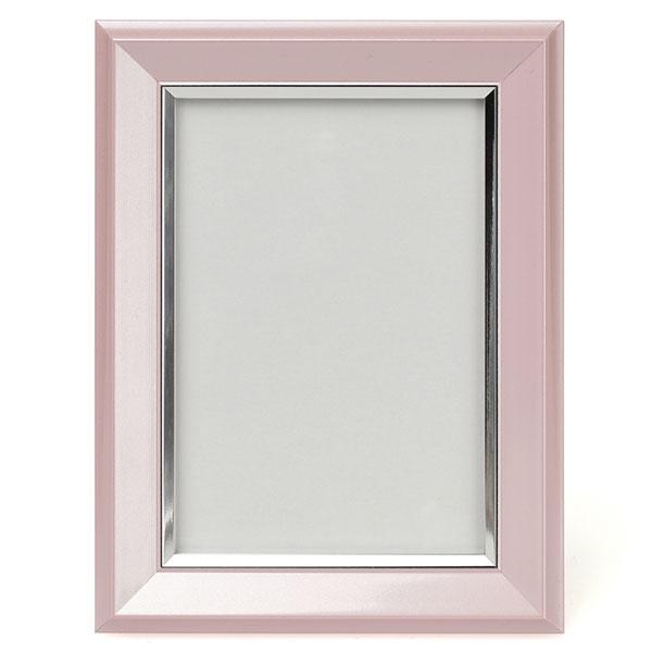 内面の銀色のアクセントが大切なお写真を気品高く引き立てるカラー遺影額縁お写真の雰囲気や飾る場所に合わせて選べるよう、ピンク、ラベンダー、クリーム、グレー、ブラックの5色をご用意樹脂製フレームを使用し軽量にすることで持ち運び時の負担を軽減Ｌと...