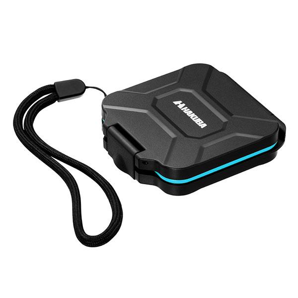 SDカード4枚とmicroSDカード8枚を収納・従来品比約43％スリム化した樹脂製メモリーカードケースです。厚さわずか約17mmながら丈夫なABS樹脂とクッション材で大切なメモリーカードを保護します。・密閉度を高めるシリコン製パッキンにより...