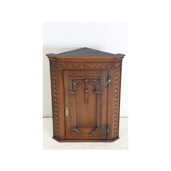 1930年代イギリス製アンティーク　オーク　ゴシック様式　壁掛け　コーナーカップボード　コーナー家具　食器棚