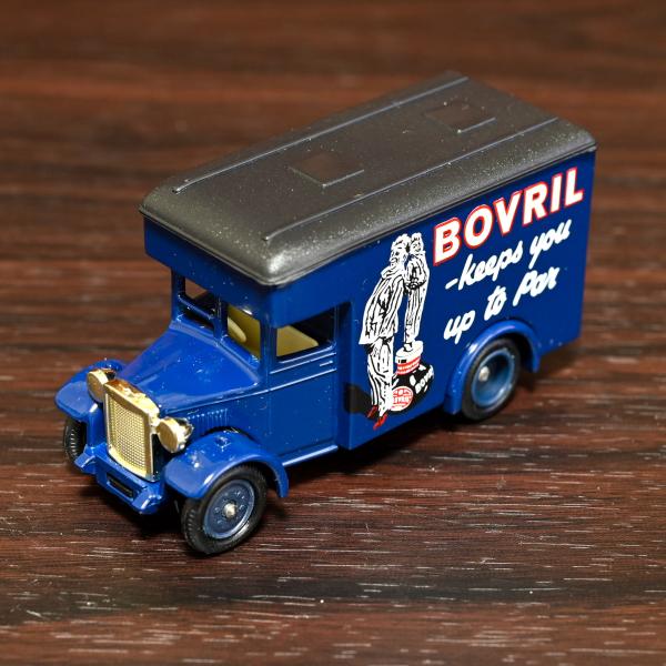 LLEDO社がダイカストシリーズの一つとして発売した「BOVRIL」がデザインされたレトロでかわいいミニカーです。「BOVRIL」はアンティークボトルで人気のイギリスの食品材料メーカーです。入手困難なアイテムとなっており、しばらく入手見込み...