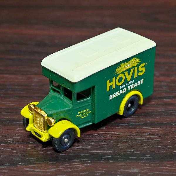 LLEDO社がダイカストシリーズの一つとして発売した「HOVIS」がデザインされたレトロでかわいいミニカーです。「HOVIS」はアンティークグッズでも人気のイギリスパンメーカーです。入手困難なアイテムとなっており、しばらく入手見込みがありま...