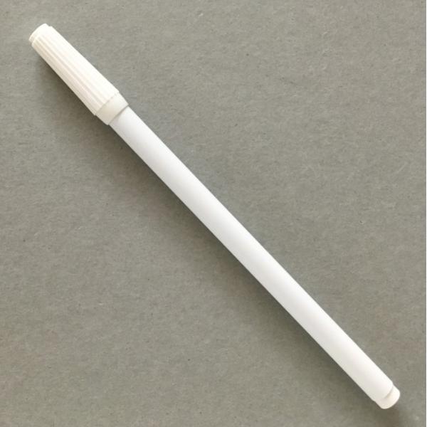 芳名帳用のペンの追加用や、予備用に。お名前が書きやすいフェルトペンは、ブライダルやパーティーなどの受付の必需品です。60名のご出席で４本あると安心です。結婚式の他、通常のサインペンとして活躍します。◆内容：お名前用フェルトペン×１本（PP袋...