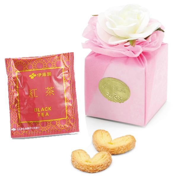 ホワイトローズのボックスの中には、かわいいハート型のパイと紅茶のセットが入っています。大切な方に、パイと紅茶でくつろいでもらえると嬉しいですね。「Best wishes」（これからももよろしくお願いしますや、たくさんの幸せが訪れますように）...