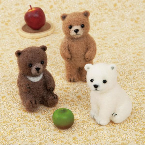 難易度★★☆ ベーシック　説明書を読みながら作れば出来ます遊びたくてウズウズしていそうな仲良し熊の赤ちゃん。かわいいマスコットをフェルトで作ってみませんか？フェルト手芸の手作りキットは、お裁縫が苦手でも比較的簡単に製作できます。動物が好きな...