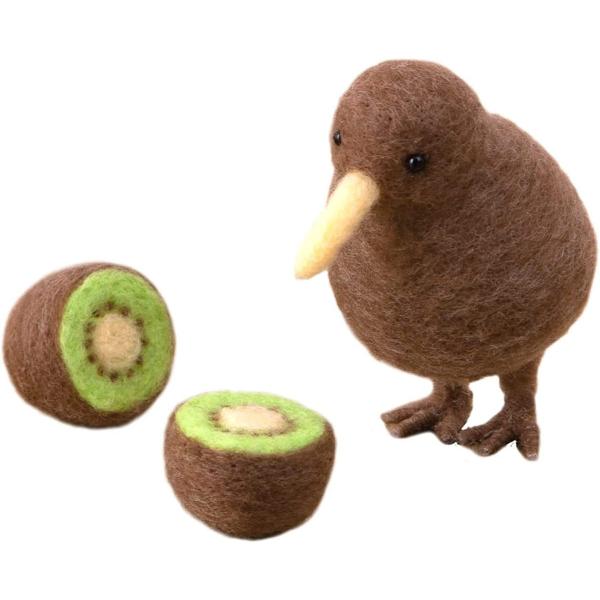 難易度★★☆ベーシックニュージーランドの国を象徴する鳥「キーウィ」と、果物の「キウイフルーツ」 洒落のきいた組み合わせです。素材は、羊毛ではなく手芸用に独自開発されたアクリル繊維の「アクレーヌ」を使用。まとまりやすく発色が良いのが特徴です。...