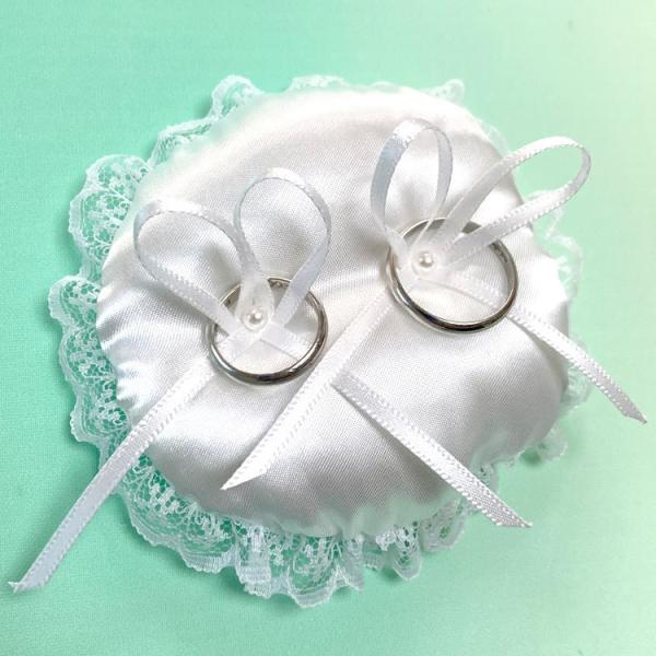 シンプルな丸型のリングクッションを、自分で作っちゃおう。必要な材料がカット加工されているので、初心者さんでも安心です。出来上がったリングクッションをお気に入りの容器に入れてお花などで飾れば、オリジナルリングピローの出来上がり。【内容】○ミニ...