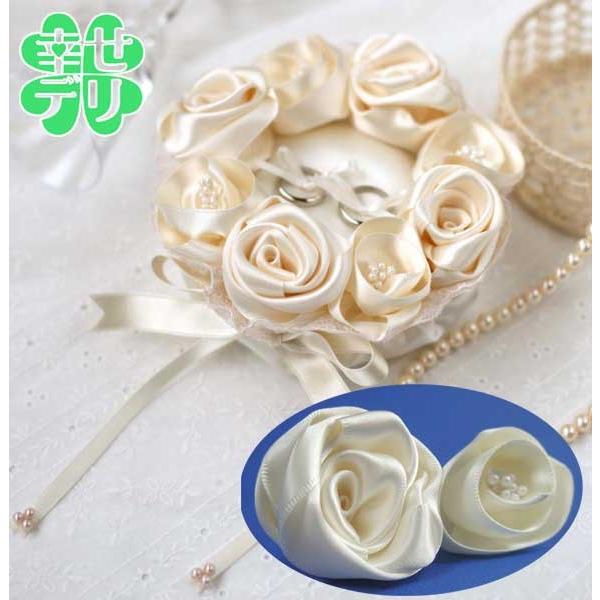 ご結婚祝いとして、お友達に喜ばれる、手作りプレゼントって素敵ですね。「でも、お裁縫が苦手で難しいかも…」 という声にお応えして、人気のリングピローのお手軽手作りキットが登場しました★リングピローの完成品を作成しているアトリエで丁寧に途中まで...