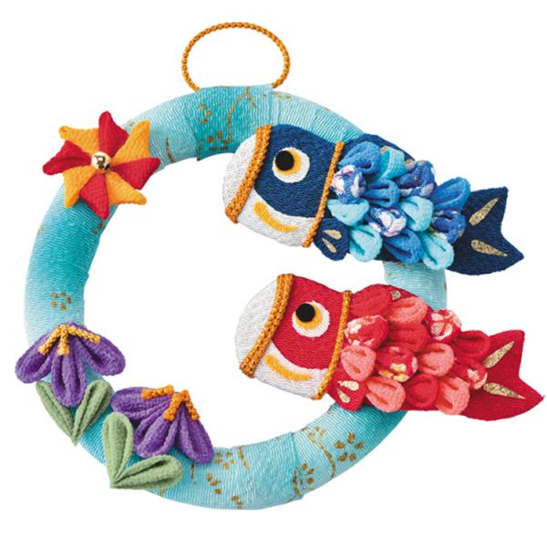 「円満」を表す「わっか鯉のぼり」。お子様・お孫様・甥御様への手作りプレゼントや初節句のお祝いにいかがですか？吊るし紐付きで、玄関やお子様の部屋など、ちょっとしたスペースに簡単に飾るが出来ます。つまみ細工に欠かせないツマミッコや専用ボンド付き...