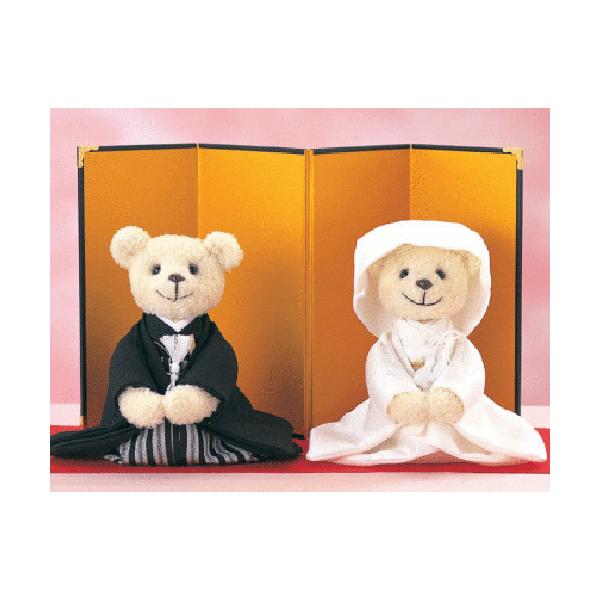 和装を着た幸せクマさんがちょこんと座ってゲストにご挨拶。結婚式のウェルカムドールは、笑顔の新郎新婦がかわいい。清楚な綿帽子と白無垢を着た花嫁と、袴姿でキリリとした花婿のペアです。手作りのご結婚祝いにも喜ばれます。【重要】●綿（100g使用）...