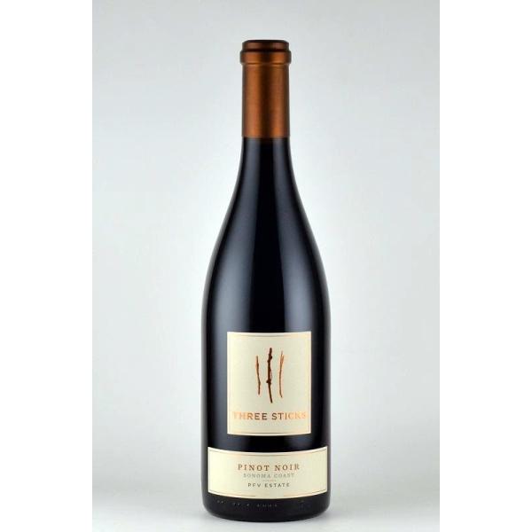 非常に香り高くフレッシュなブラックベリーを核にエキゾチックなピンクペッパーコーン（干したピンクペッパーの実）とカルダモンが感じられます。フィニッシュまで通して重みある味わいでバランス良い骨格と素晴らしい凝縮感が特徴です。ワイン名：スリー・ス...