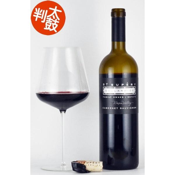 熟したカシスや糖蜜の豊かな香りが樽熟成によるスモーキーな風味と調和。バニラやブランデーの風味が魅力的に感じられます。豊かで洗練されたカシスや黒いプラムの味わいを、キャラメルやアニスの甘い香りが補い、またほのかに感じられるバニラの絶妙な風味が...