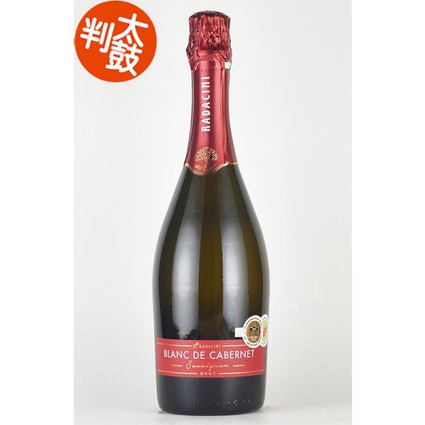 淡い麦わら色。レモン、グアバ、パッションフルーツの溌剌としたアロマが広がります。活気に満ちた持続性のある泡立ちでトロピカルフルーツの甘く豊かな風味とさわやかな酸味の絶妙なバランスが心地よく口中に広がります。ワイン名：ラダチーニ　”ブラン・ド...