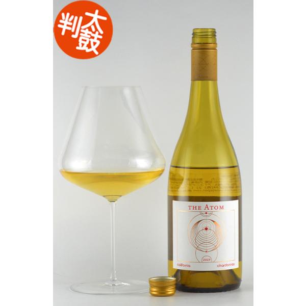 完熟のストーンフルーツやリンゴの花、レモンの皮のアロマ。口に含むとトーストしたココナッツや香ばしいキャラメルシュガー、バタークロワッサンのフレーバーが口中に広がります。クリーミーな口当たりの中に微かに焼き菓子のスパイス感と火打石の様なミネラ...