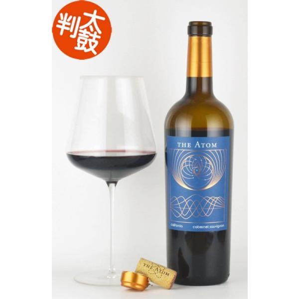 レッドカレントやカシスのたっぷりとした果実味の中にブラックペッパーやスミレの花のアロマ、微かなタバコの葉のニュアンスも感じます。しっかりと熟した果実味にきれいな酸と滑らかなタンニンが素晴らしいバランスで柔らかなフィニッシュまで高い完成度を保...