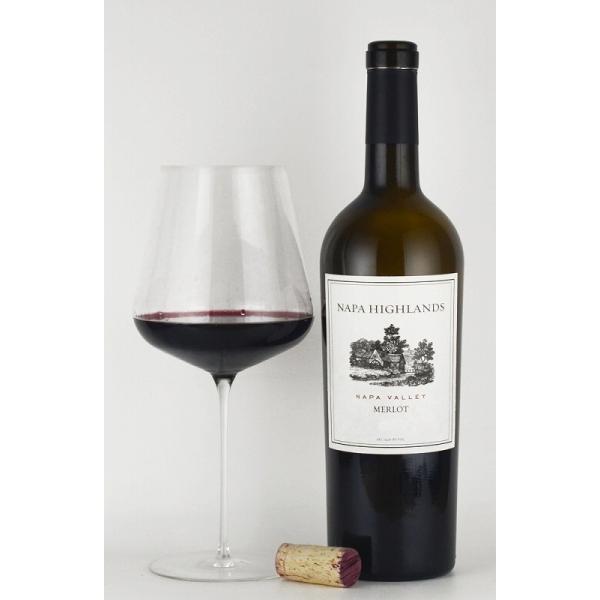 鮮やかなブラックチェリー、ラズベリーの香りが溢れ、ほのかなたばこの葉のニュアンスを感じます。アメリカンチェリー、ダークチョコレートを思わせるまろやかな果実味に強すぎない調和した樽の風味が柔らかにタンニンと重なりエレガントな余韻へつ続きます。...