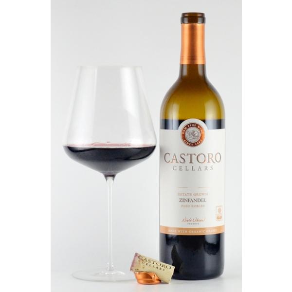 【まろやかでおおらか】熟したブラックベリーやラズベリージャム、ドライプラムといった凝縮感あふれる果実のアロマに、ブラックペッパーやクローブ、バニラのスパイス香が重なる魅力的な香り。口に含むと、濃厚な果実味とともに滑らかなタンニンが広がり、温...