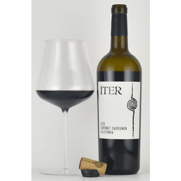 【クラシックで落ち着いたワイン】クラシックで落ちついたワインに仕上がっています。ブラック・ベリーとブルー・ベリーがミックスして感じられ、黒胡椒、ローリエ、ナツメグ、バニラなどのハーブのニュアンスが心地良く立ち上がる。口当たりはしなやかで、ま...