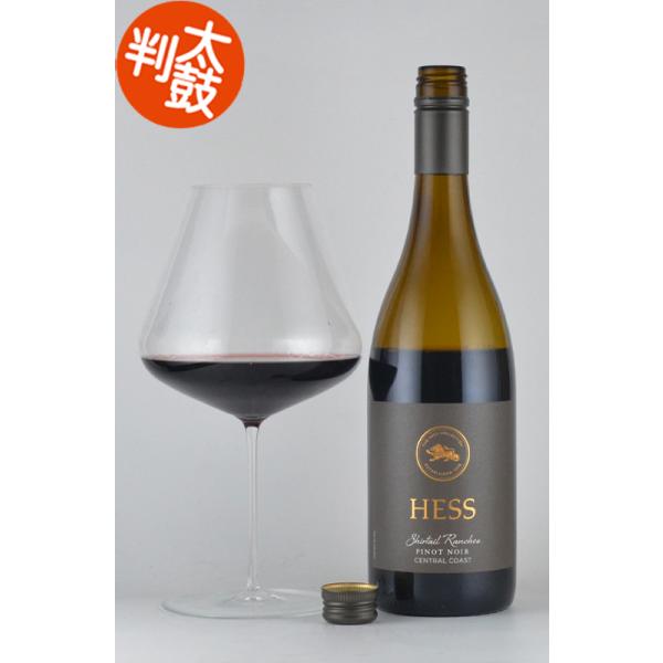 アメリカンチェリーやバニラのニュアンスなど華やかなアロマが広がります。ベルベットのように滑らかでタンニンは柔らかくシナモン、チェリー、ラズベリーなどのフレーバーが広がり甘美な余韻へと続きます。 ワイン名：ヘス ”シャーテイル・ランチス” ピ...