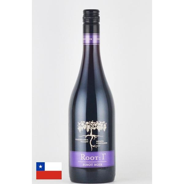 独特なザクロの香りを中心に、イチゴやラズベリー、バラの花びらのアロマなどが混ざり合っています。ジューシーな味わいは香りの要素そのままにザクロやラズベリーの果実の風味にミネラルやバニラのタッチが加わった活き活きとしたミディアムボディのワインで...