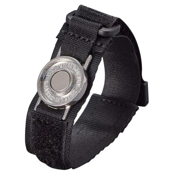 ■素材：スチール、磁石、ナイロン■サイズ：長さ 約 28cmホルダー部：直径 約 2.5cm×厚 0.5cm■対応 手首周り：約 15〜21.5cm 対応可能■重さ：約 22g