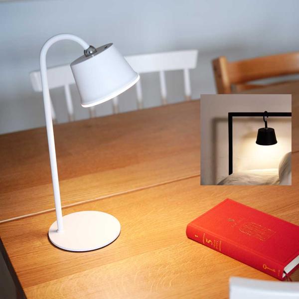 マグネットが組み込まれたLEDランプにスタンドとフックを組み合わせました。磁石の力で、灯具を好きな位置で固定できます。壁に向けると間接光に。付属のフックで引掛け式のランタンになります。気軽に持ち運んで、手すりやバーなどに掛けてお使いいただけ...