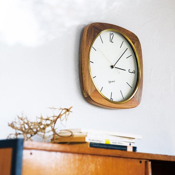 少し膨らんだシルエットがノスタルジックウッドフレームの内側にゴールドリングをあしらったノスタルジックなウォールクロック。 少し膨らんだようなシルエットが上品で柔らかな印象を与えます。 サイズ：W30.5×H30.5×D4.5cm 重量 1....