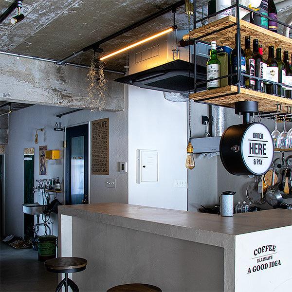 人気のLEDバーライト「ネオマンクス」のダクトレール用モデル。 オプションの専用リモコンで、オンオフはもちろん、明るさや色味の調節も可能。アプリに接続すれば外出先からも操作でき防犯対策にも。ライトの角度は調節できます。  サイズ（mm）：本...