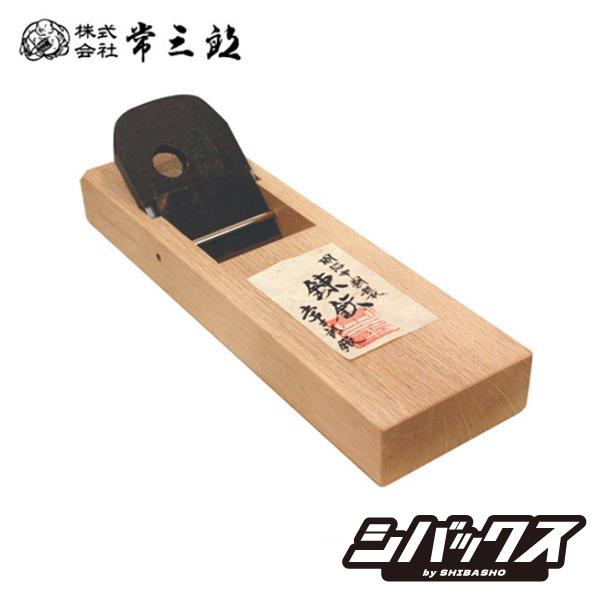 明治時代の鉄橋の鉄（地金）を使用した、リベット穴の跡を残したユニークな仕様！柔らかい鉄で作られているから研ぎやすい。金物の町三木市の常三郎で作られた職人の一品です。※手作りのため個体差があります。ご了承ください。※台によりサイズが変わること...