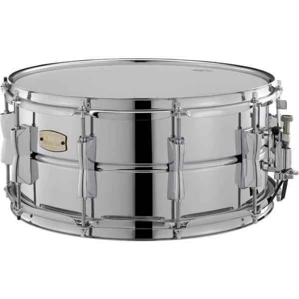 Stage Custom Steel Snare Drum【ステージカスタム・スティール・スネアドラム、登場！】ステージカスタム・バーチ・スネアドラムのバリエーション追加として、スティール材を採用したメタル・スネアドラムをラインナップ。1m...