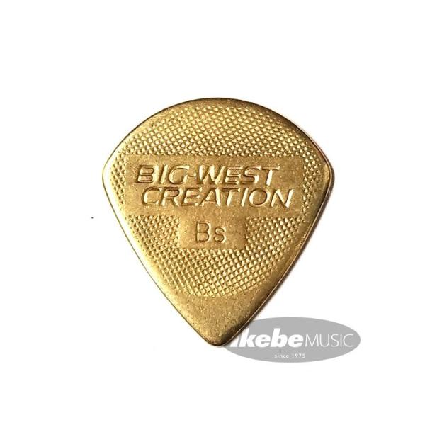 BWC (Big-West Creation) PICKS SOLID TYPEピックは打楽器という考えによって製作されたBWCの良質なメタルピックです。丁寧な研磨作業により断面は丸みを帯び、従来の金属ピックにありがちなノコギリのようなノイ...