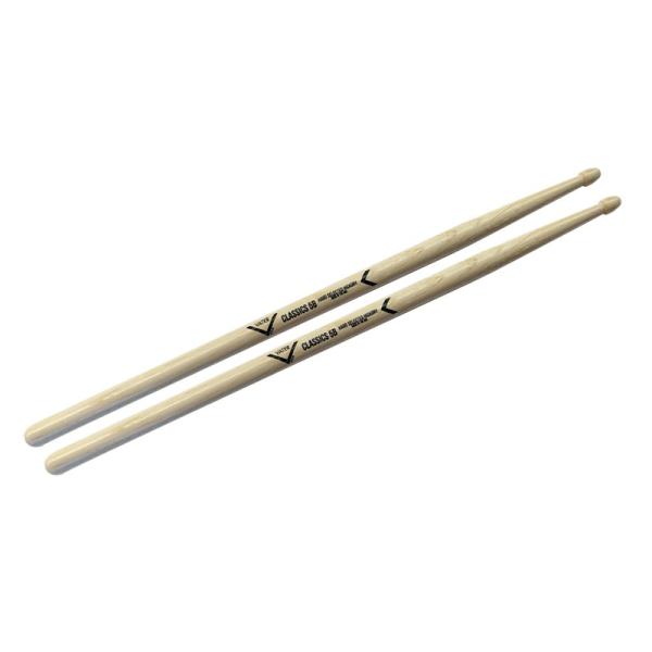 ＜Classic Series＞1950年代、ボストンのドラムショップから始まり、80年代にVATERブランドを立ち上げた当初の仕様スティックがCLASSICSシリーズとして復活しました。-Classics 5B-VH5BWよりやや細めのグ...