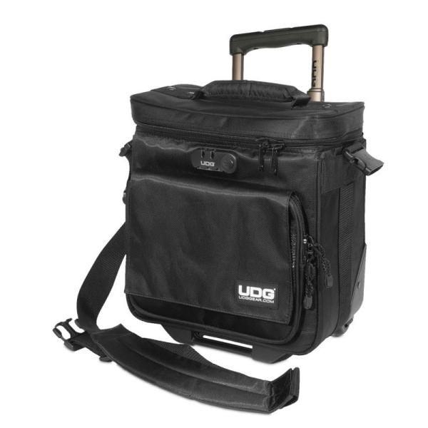 ★12inchレコードや機材に対応するキャリングケース★UDG Ultimate トロリー トゥー ゴーは飛行機で移動するアーティストの増加に伴い、特別に設計されたトロリーバッグです。 頑丈なボディとインライン車輪を装備し、空港の長い通路で...