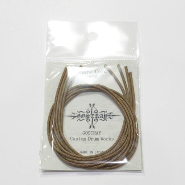 紫外線で劣化しにくいポリエステルを使用し、心材を撚り糸にする事によってテンションを掛けた時の断面がつぶれるのを防ぎ、よりヘッドとスナッピーの密着性が高まっています。また、製造段階で高温によるストレッチ加工を施し初期伸びを抑え扱いやすさと切れ...