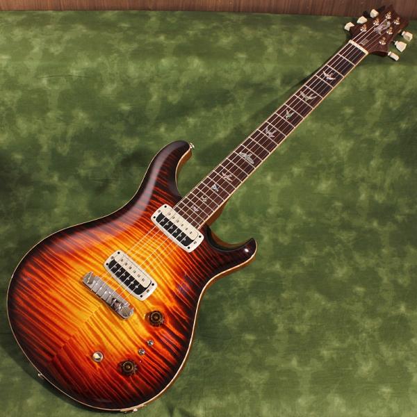 2020年に世界85本限定で発売されたレアモデルが委託中古品で入荷致しました。驚異的とも言える極上カーリーが他を圧倒する存在感を放つ渾身の逸品です。基本的にはとても良いコンディションが保たれておりますが、ヘッド先端(1弦側のバック側)に塗装...