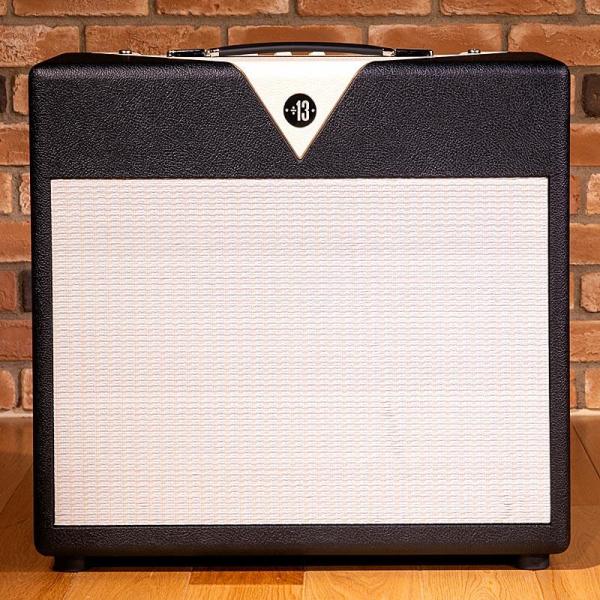 「艶やかでクリーミーな絶品クリーントーン」数あるシリーズ中でもこのCJ11は、究極の50sツイードコンボ・サウンドを理想とした、シンプルながらも大胆でストレートなクリーミィクリーン・クランチサウンドが凝縮されています。このCJ11にギターを...