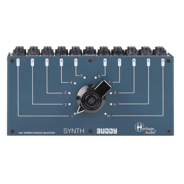 あらゆる音楽製作環境で活躍！デスクトップタイプ、フルパッシブ仕様の10対1ステレオスイッチャー■製品概要・全てをつなげるセレクターSynth Buddy はデスクトップタイプの10対1リバーシブルかつパッシブステレオスイッチャーであり、創造...
