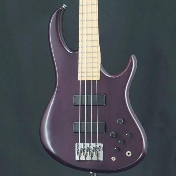 Sago NEW MATERIAL GUITARSRidillはSagoのラインナップの中でも演奏性に優れたモデルとなっており、プレイアビリティを考慮し、ピックガード無しの状態でもピックガードが有る様なスペースになるようネックの仕込みバラン...