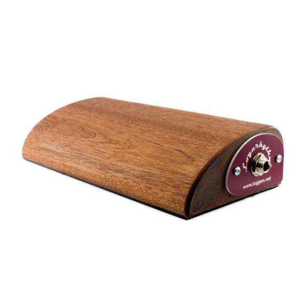 ＜ログジャム・ストンプボックス＞足で踏み鳴らしたサウンドを内蔵されたダイナミックマイクで拾い、PAやアンプへ簡単に出力出来るストンプボックス。電源を必要としないパッシブ仕様ながら、内部の空洞デザインとマイクの組み合わせにより、コンパクトなサ...