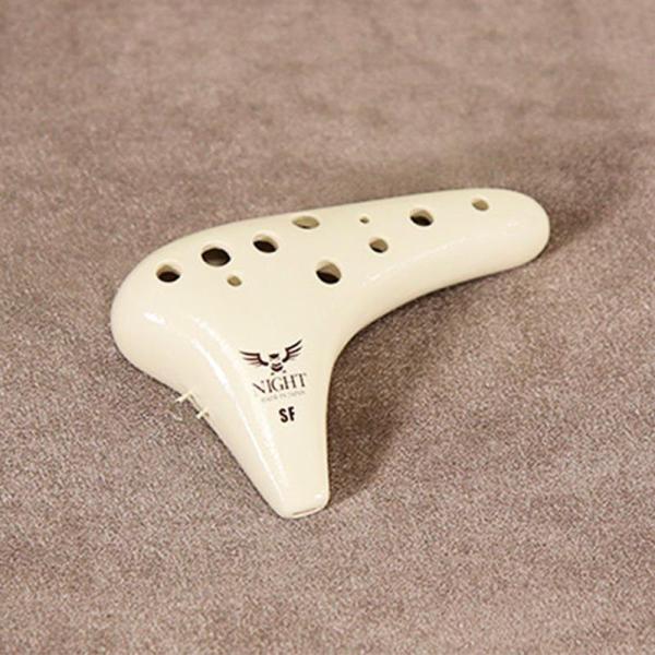 オカリナを始めたいとお考えの方に、私どもが最初に手にしていただきたいオカリナです。リーズナブルでありながら、全音域バランスの取れた調律が施され、安定した吹きやすさで初心者に最も選ばれているオカリナです。ここから始まるオカリナライフをお楽しみ...