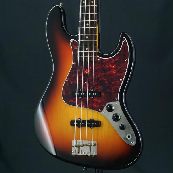 プロ・ユーザーにも人気の高い「g7 Guitars」JBタイプの中古品が入荷！ボディーにアルダー、メイプルネックにローズウッド指板の王道JBの構成。ピックアップにはSeymour Duncan「SJB-1」を搭載し、粘りのあるミドルレンジと...