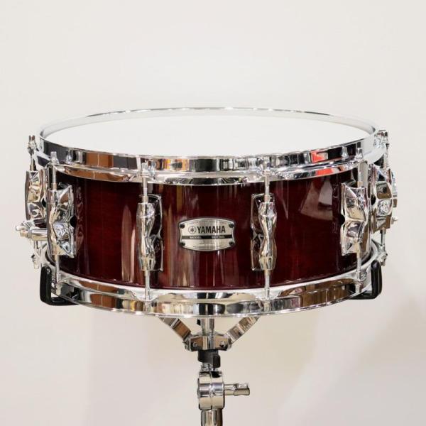※メーカーのイベント等で使用された個体の為、打痕等の使用感がございます。レコーディングカスタム特有の仕様、サウンドキャラクターを忠実に再現。既存のレコーディングカスタムメタルシェルスネアドラムとの相乗効果により、現代のレコーディング環境に最...