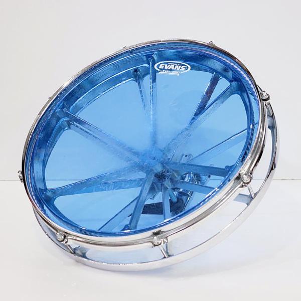 ☆中古品☆貴重なシルバーフレーム時代のロートタムが入荷いたしました。中古品の為、キズや汚れ、サビ等の使用感がございます。＜Rototom＞1970年代の登場以来、独自のチューニング構造と個性的なサウンドで多くのドラマーを魅了してきたREMO...