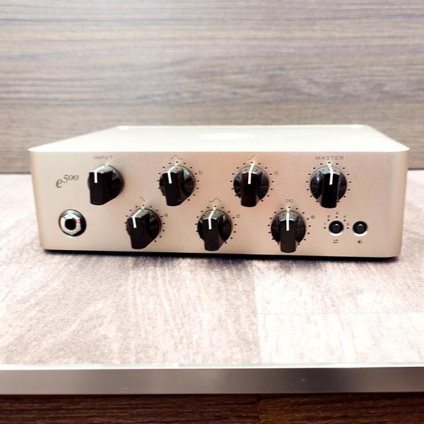 専用アプリで様々なエフェクトを組み合わせることが出来るクリーンチャンネルのみのDarkglassベースアンプヘッドExponent 500は、Darkglass Suiteとのコンビネーションで一度接続すればマルチエフェクトになり、ベーシス...