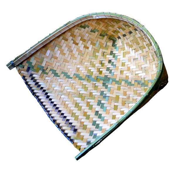 【サイズ】全長52cm×高さ21cm×幅60cm　※天然の竹製品ですので商品毎に誤差があります。【素材】竹製【説明】農業や園芸には必需品の箕。収穫物の収穫、仕分け、運搬など多様な使用方法がある手箕は１つあると便利ですよ♪役に立つ昔ながらの道...