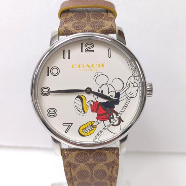 コーチ（COACH）とディズニーの限定コラボモデル「ミッキーマウス クォーツウォッチ」です。アイボリー調の文字盤にロープを登るミッキーマウスが描かれたデザイン。ベルトには定番のシグネチャー柄キャンバスを採用し、ブランドらしさと可愛らしさが調...