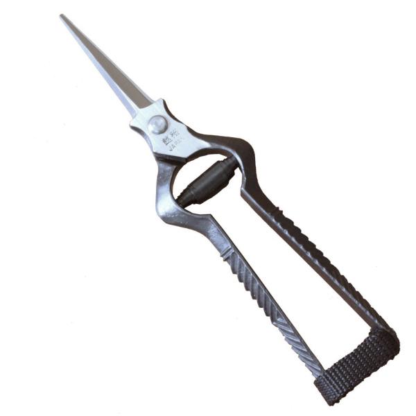 刃の先端が細く、込み合ったところを切るのに適し、籐や水引の細工物をされる方に好評で、果樹・園芸の芽切り、盆栽の小枝切りや雪割草のお手入れにご使用頂いている商品です。【仕様】全長：約180mm刃長：約54mm重量：約108g材質：鍛造炭素鋼メ...